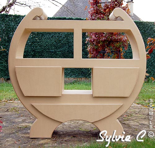 Vrac de mobilier et sculpure carton