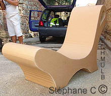 Le sofa et la méridienne en carton.