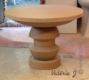 Du carton pour faire une table.